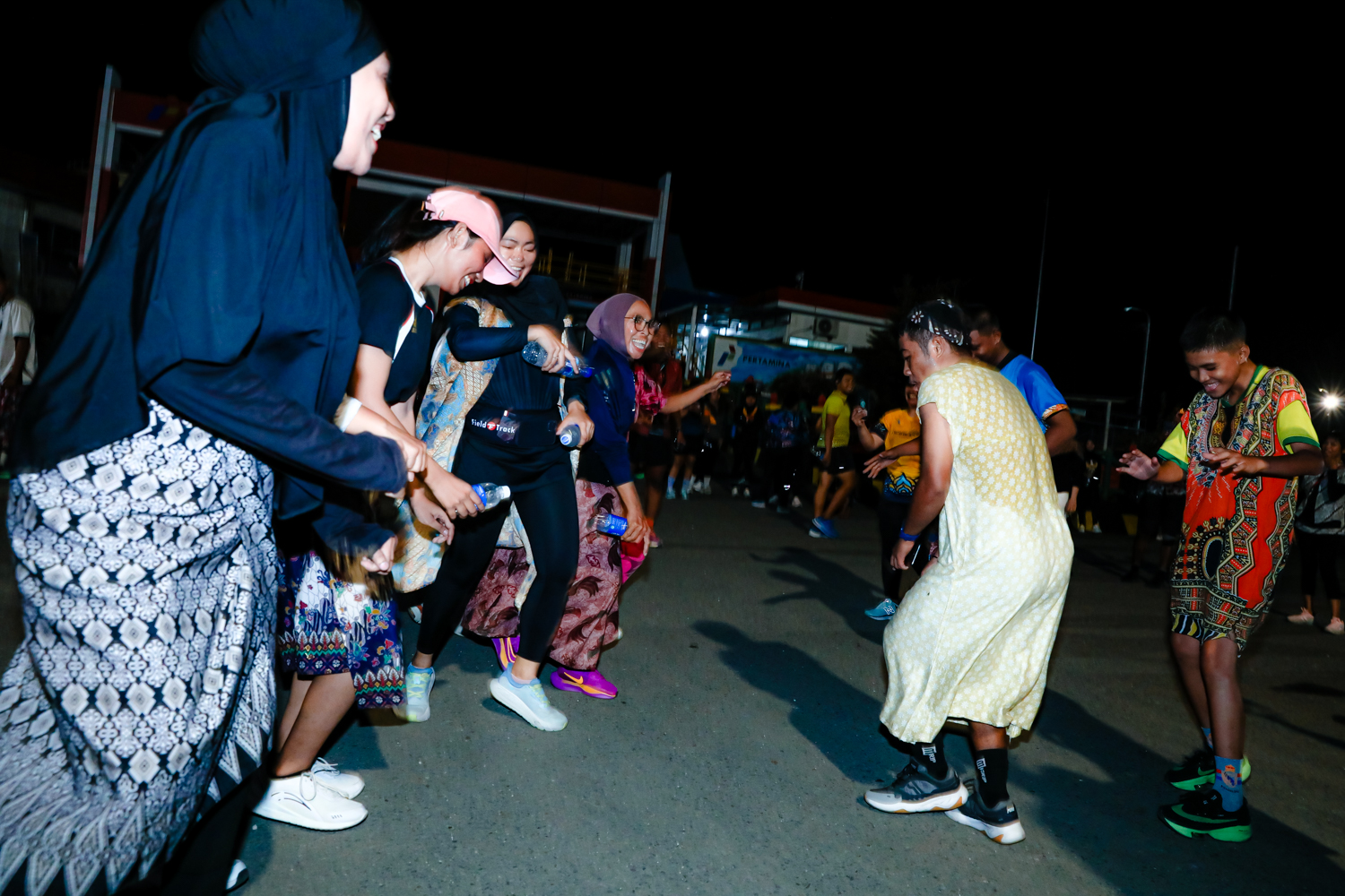 Batik Night Run Meriahkan Hari Batik Nasional 2024 di Manokwari ...